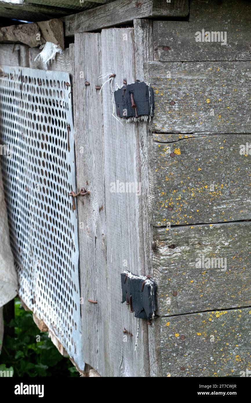 Steel gate hinges hi-res stock photography and images - Alamy
