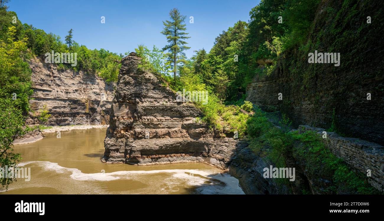 Castile park entry hi-res stock photography and images - Alamy