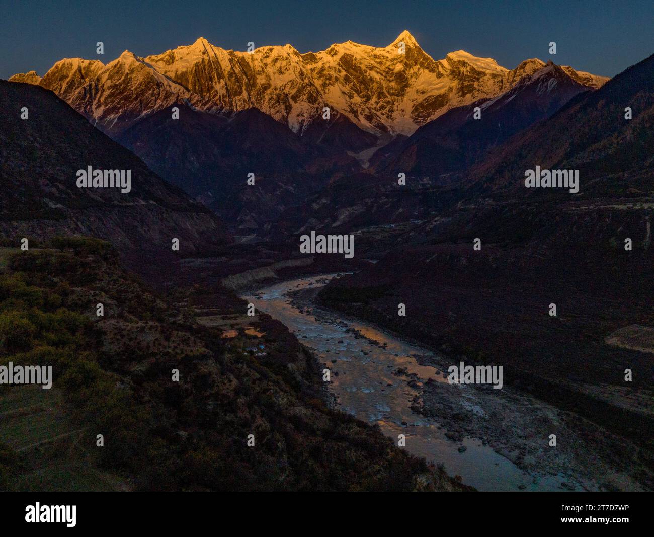 Namcha barwa hi-res stock photography and images - Alamy