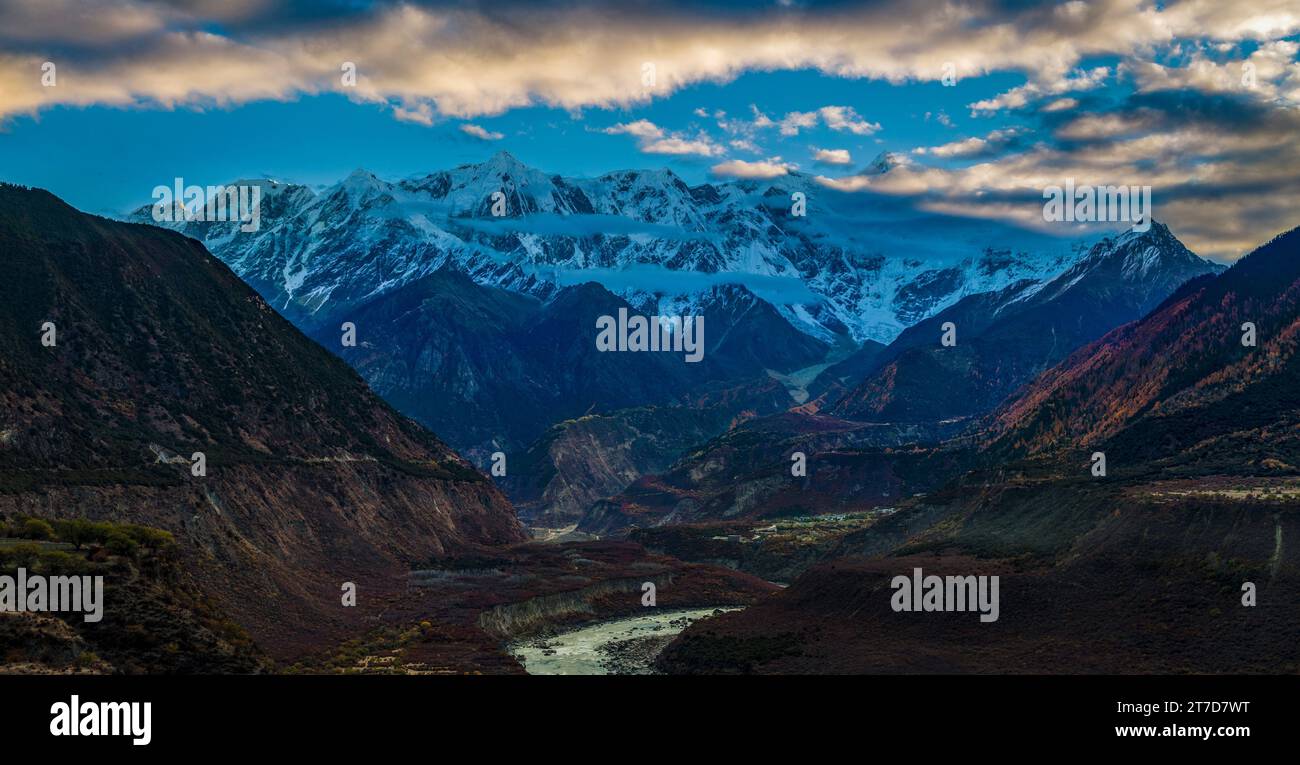 Lhasa. 14th Nov, 2023. This aerial photo taken on Nov. 14, 2023 shows the sunrise scenery of ...