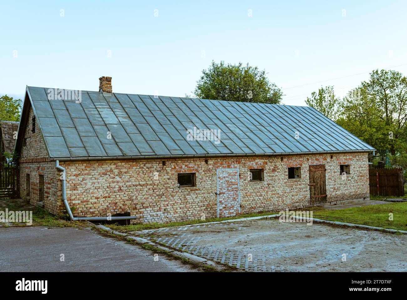 Residential tin shed hi-res stock photography and images - Alamy