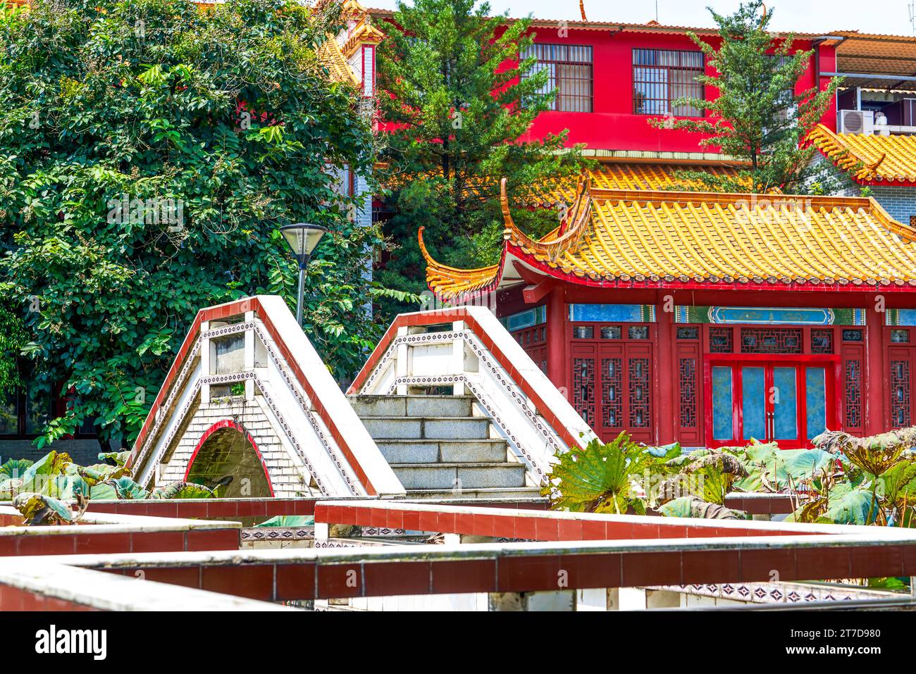 Classical and exquisite traditional Chinese royal gardens and ancient ...