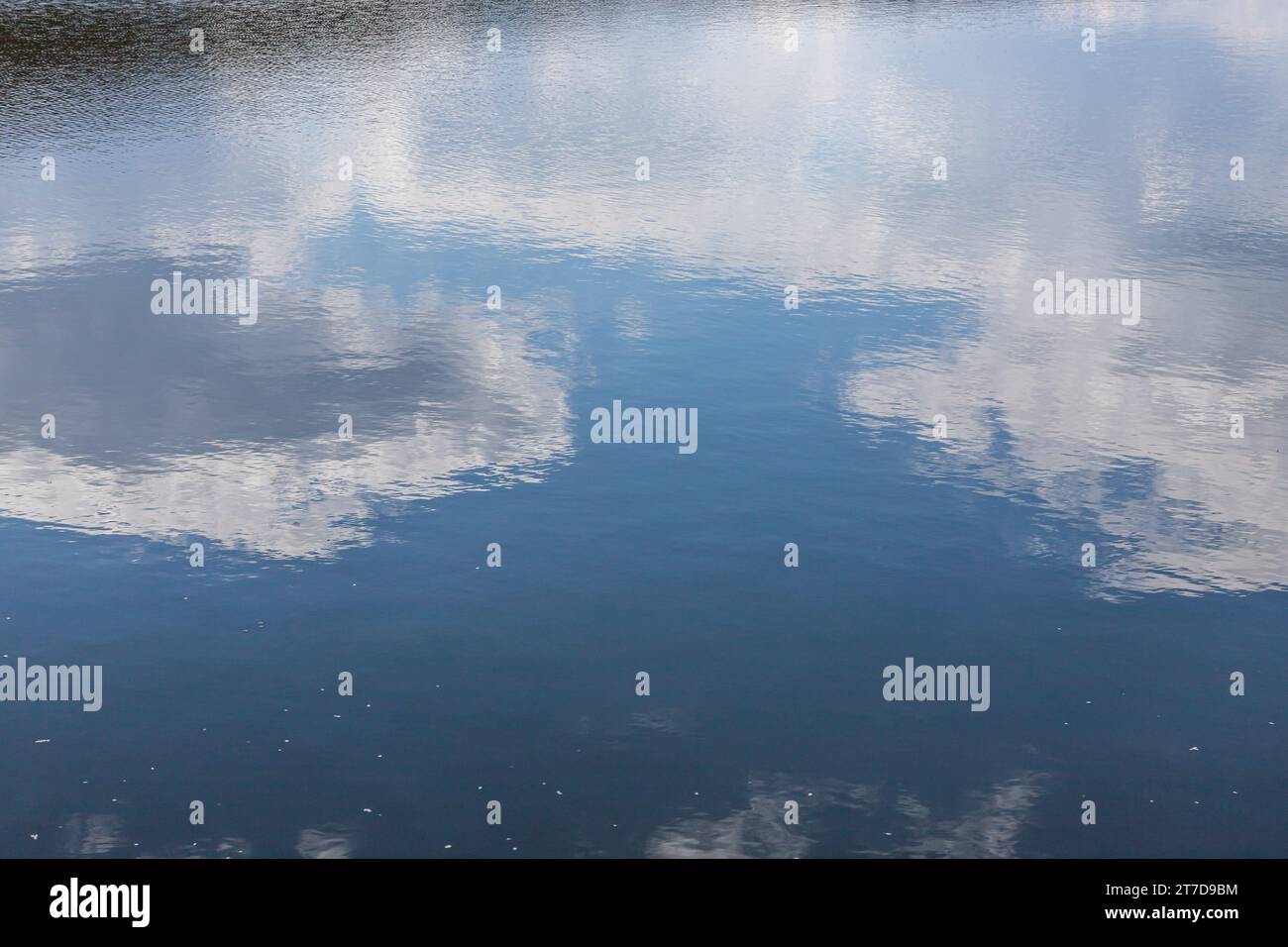 Lake wave hi-res stock photography and images - Alamy