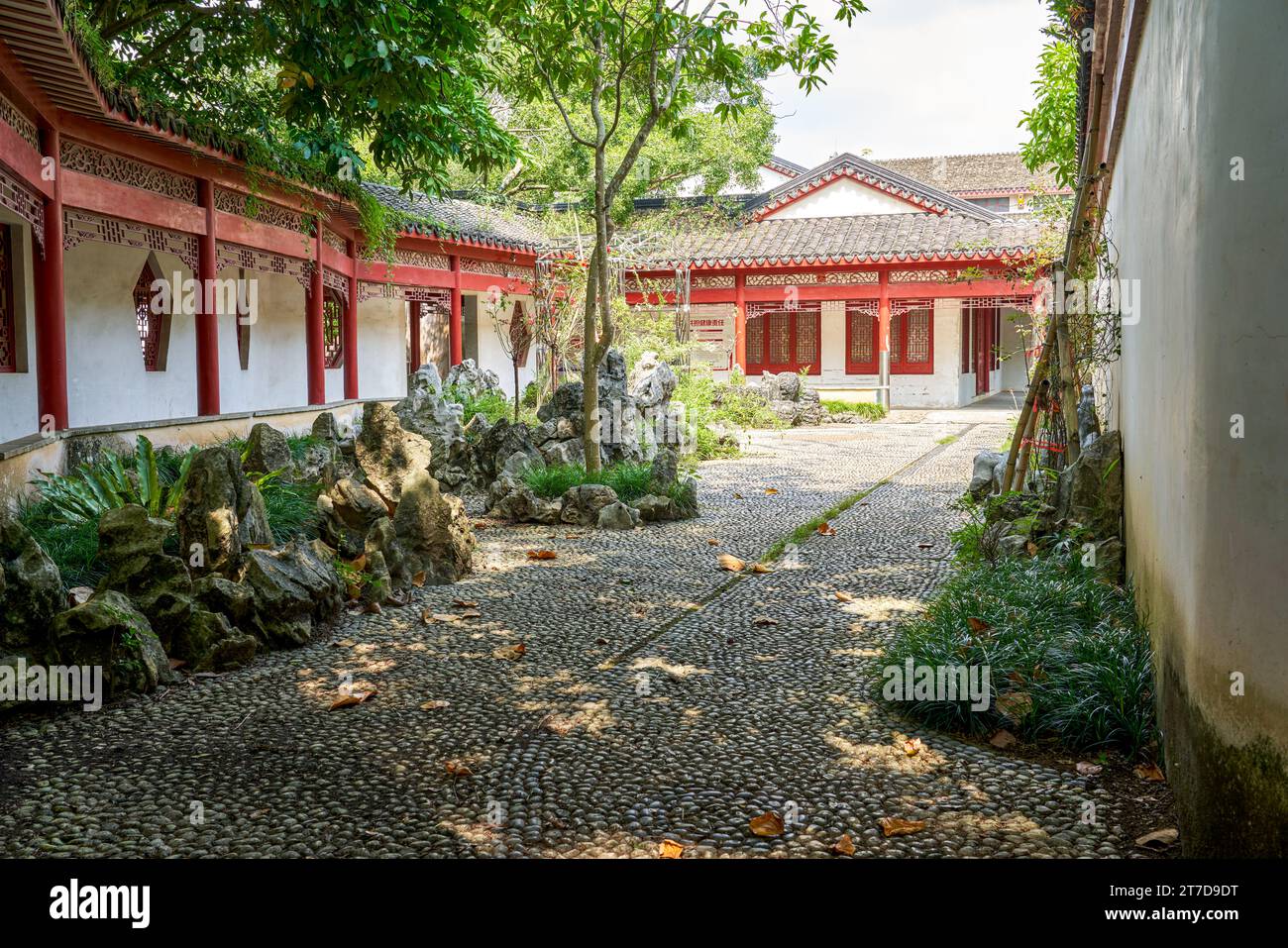 Classical and exquisite traditional Chinese royal gardens and ancient ...