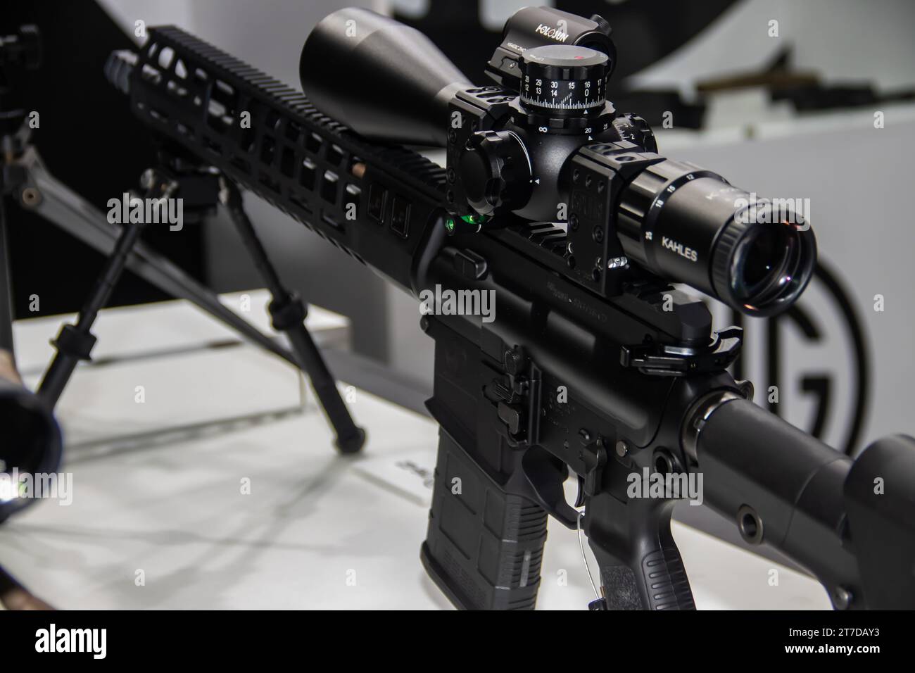 Sniper rifler hi-res stock photography and images - Alamy