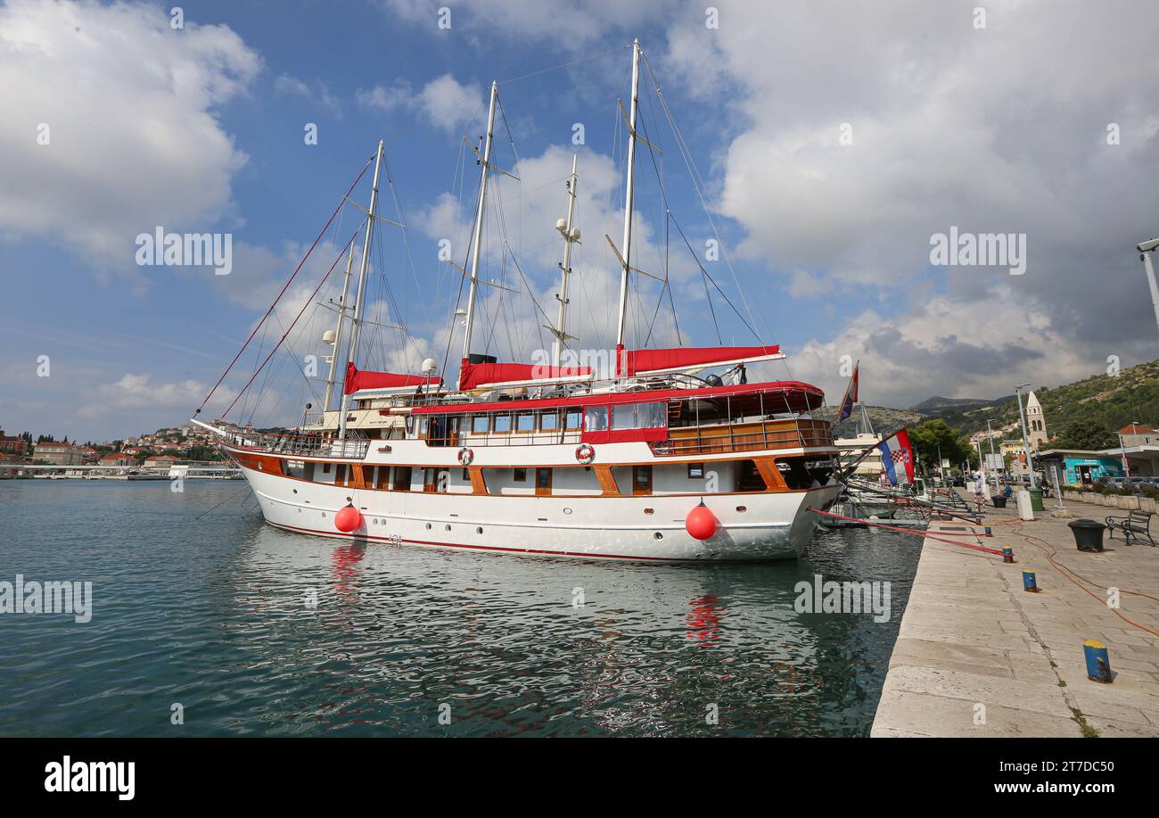 The sailing cruise vessel MY Barbara, luxury coastal Adriatic cruises ...