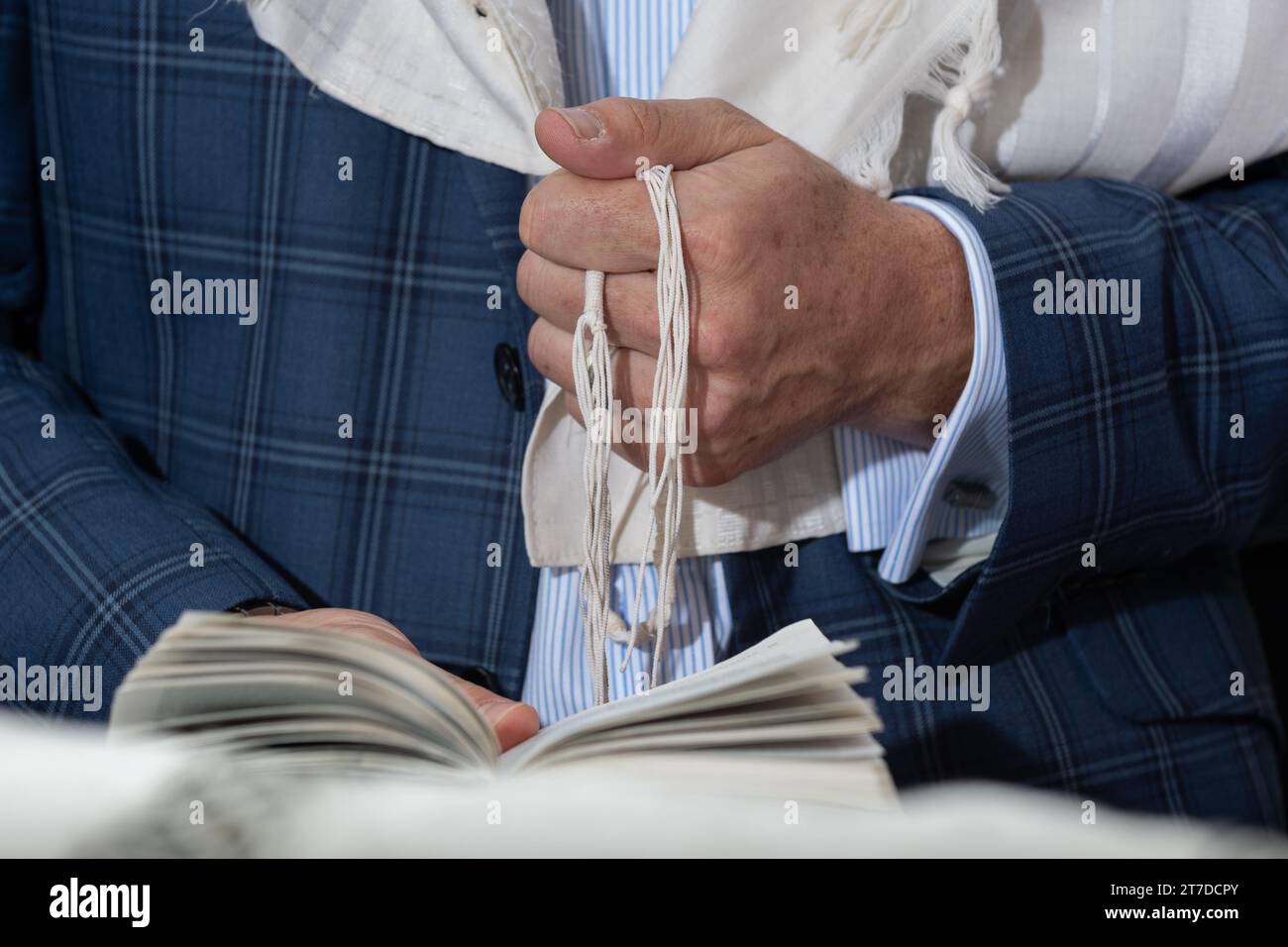 Praying jewish man holding hi-res stock photography and images - Alamy