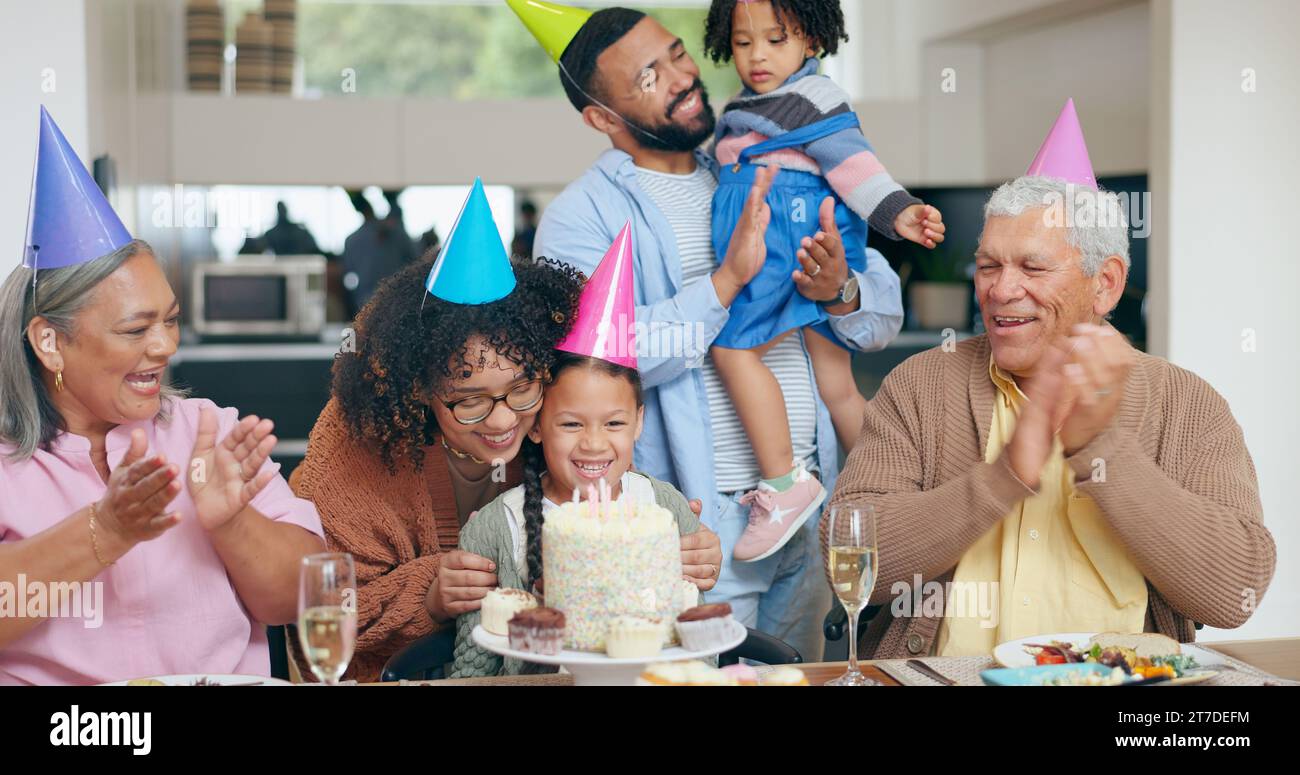 Children singing at birthday party hi-res stock photography and images ...