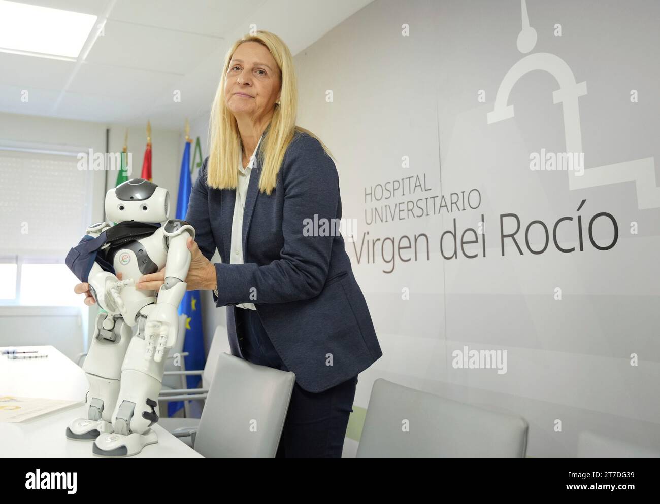 The president of the ETC Association, Gloria Álvarez, next to one of ...