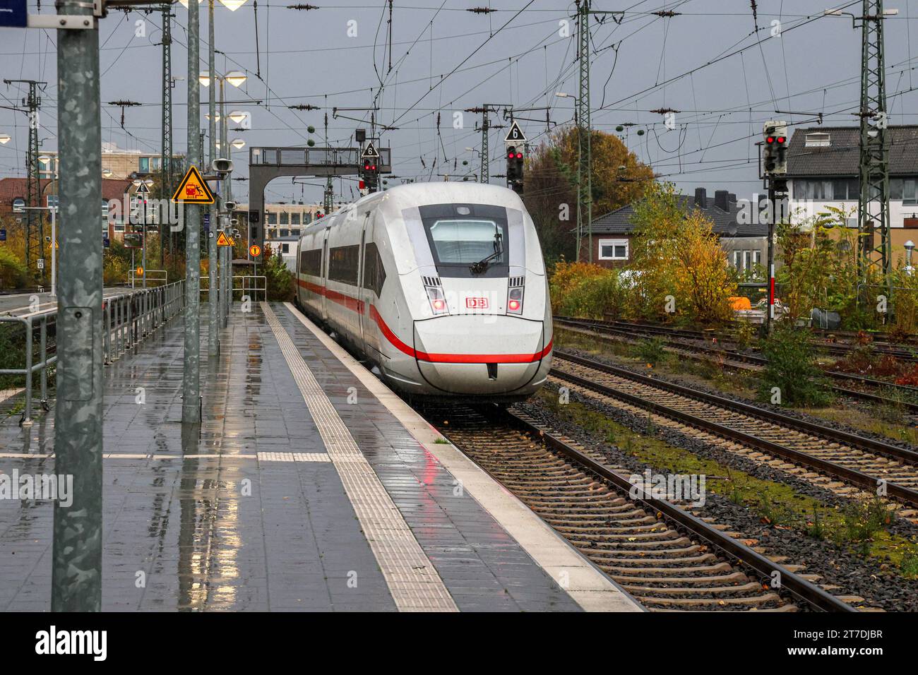 Eisenbahnverkehr in Münster Hauptbahnhof - Intercity Express Zug ICE ...