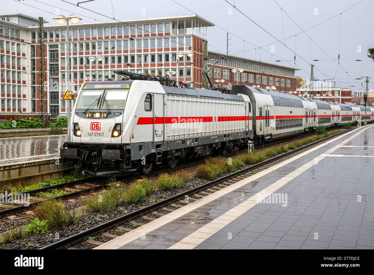 Eisenbahnverkehr in Münster Hauptbahnhof - Intercity Zug IC, IC2 der ...