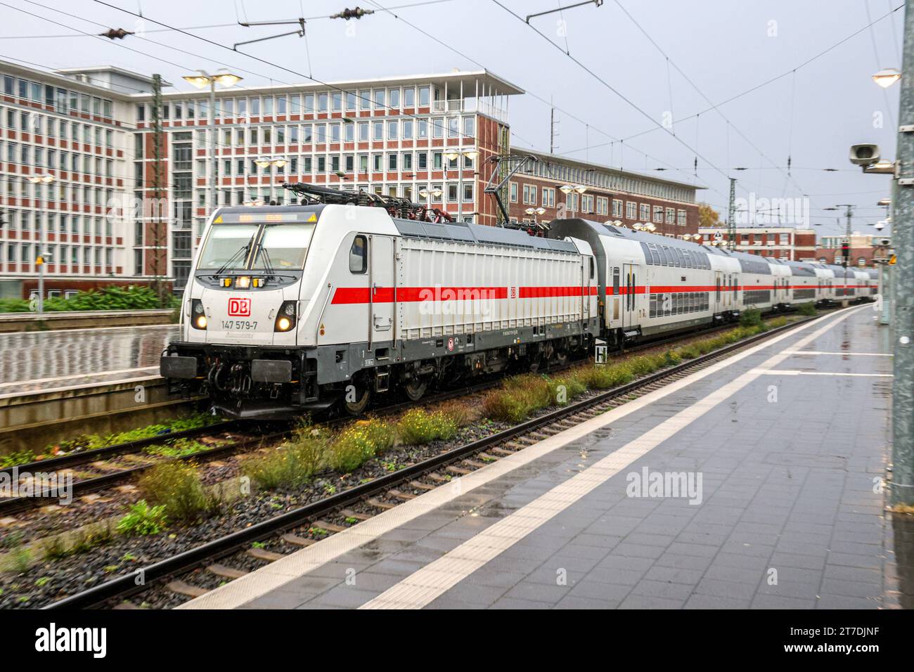 Eisenbahnverkehr in Münster Hauptbahnhof - Intercity Zug IC, IC2 der ...