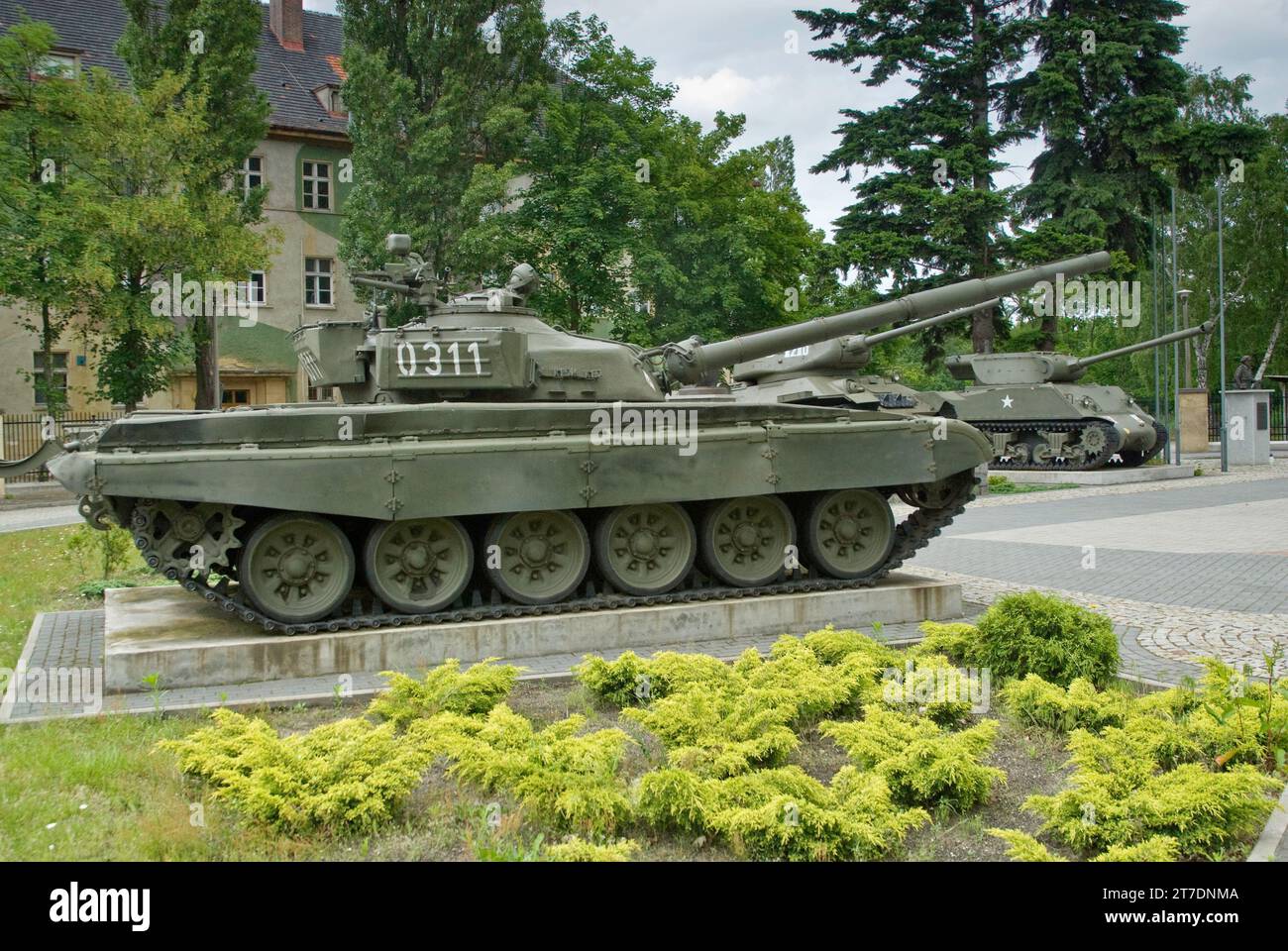 T 72 soviet tank hi-res stock photography and images - Alamy