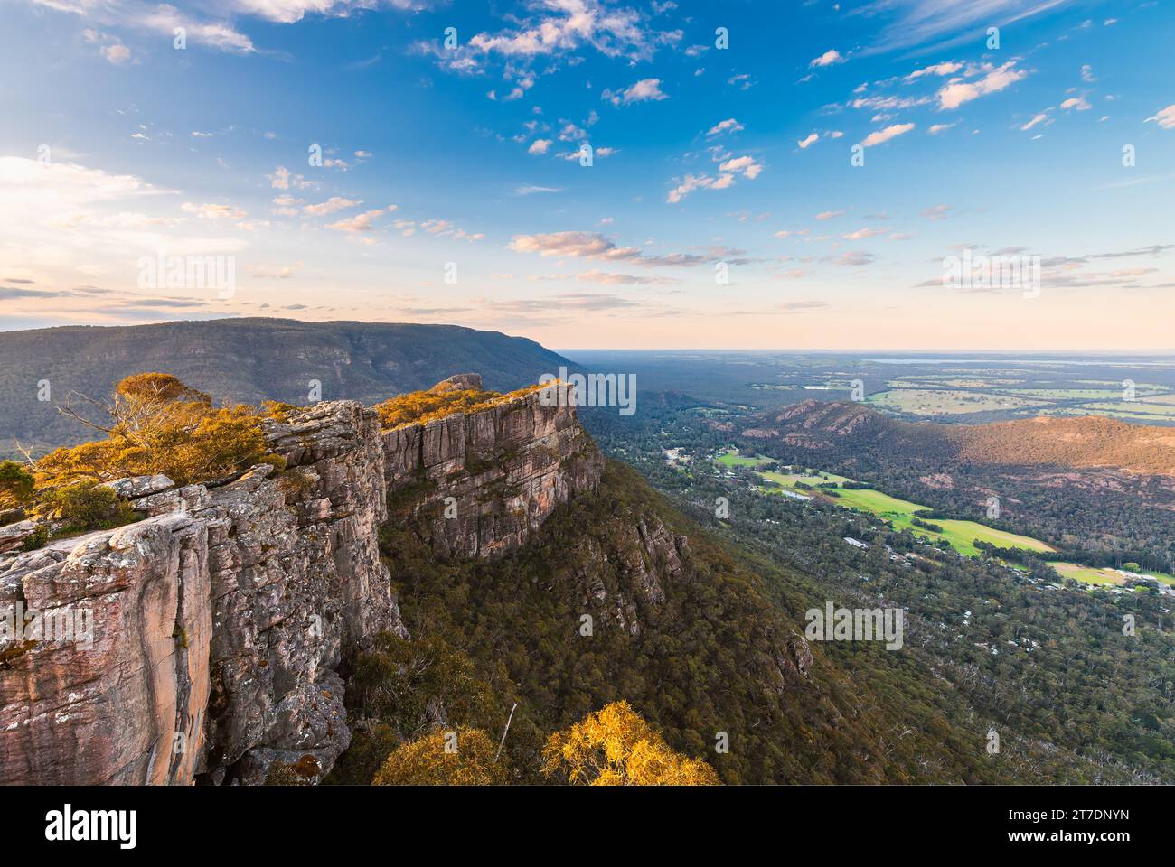 Grampians National Park mountains viewed from Pinnacle lookout at ...