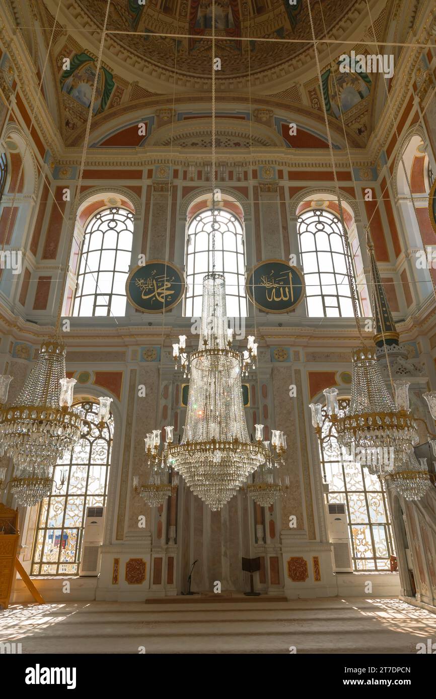 Buyuk Mecidiye Mosque or Ortakoy Mosque interior view. Ottoman mosque ...