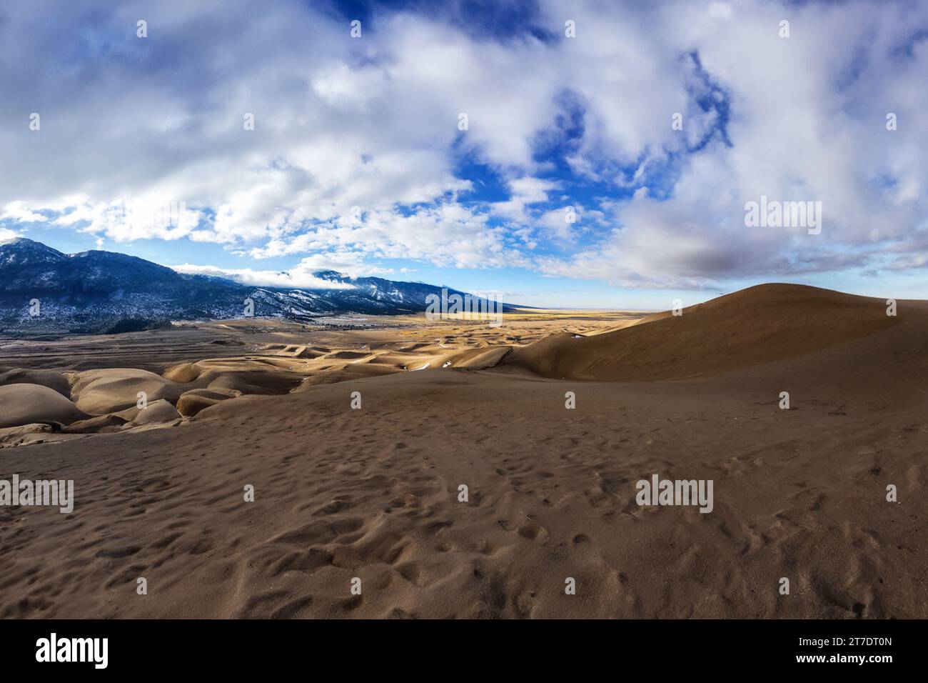 Arid background blue climate hi-res stock photography and images - Alamy