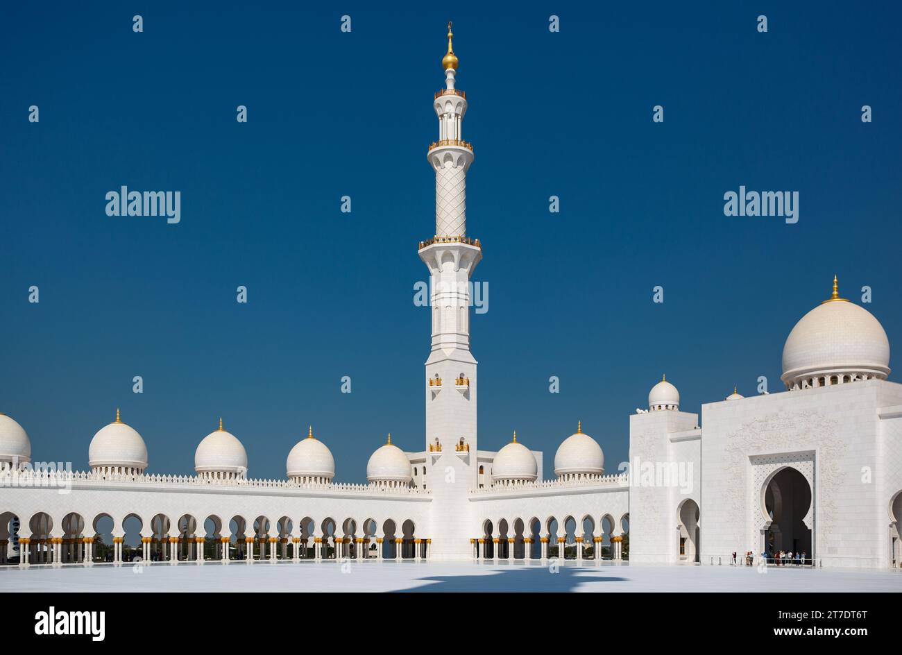 Tall minaret sheikh zayed grand hi-res stock photography and images - Alamy