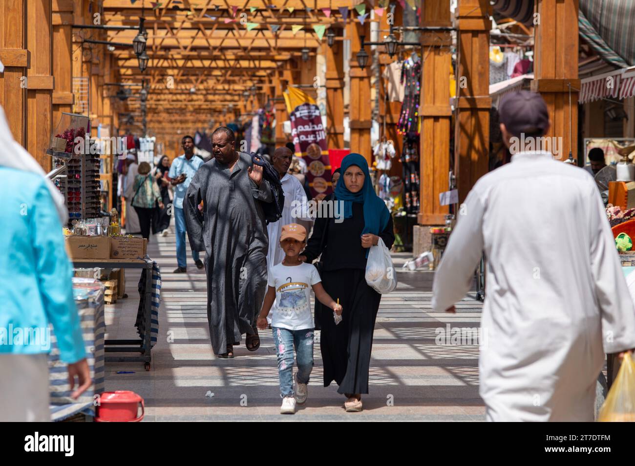 Shopping in luxor egypt hi-res stock photography and images - Alamy