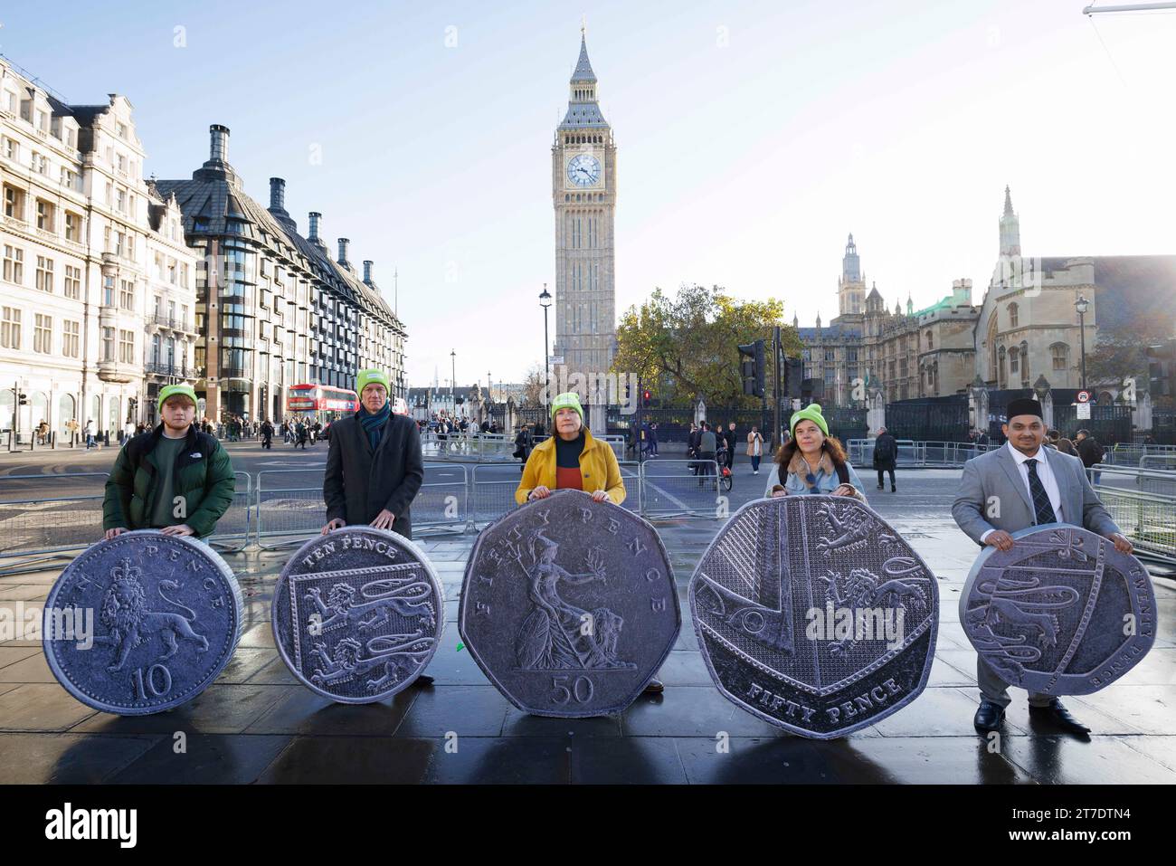 EDITORIAL USE ONLY Julie Bentley (centre), Chief Executive of ...