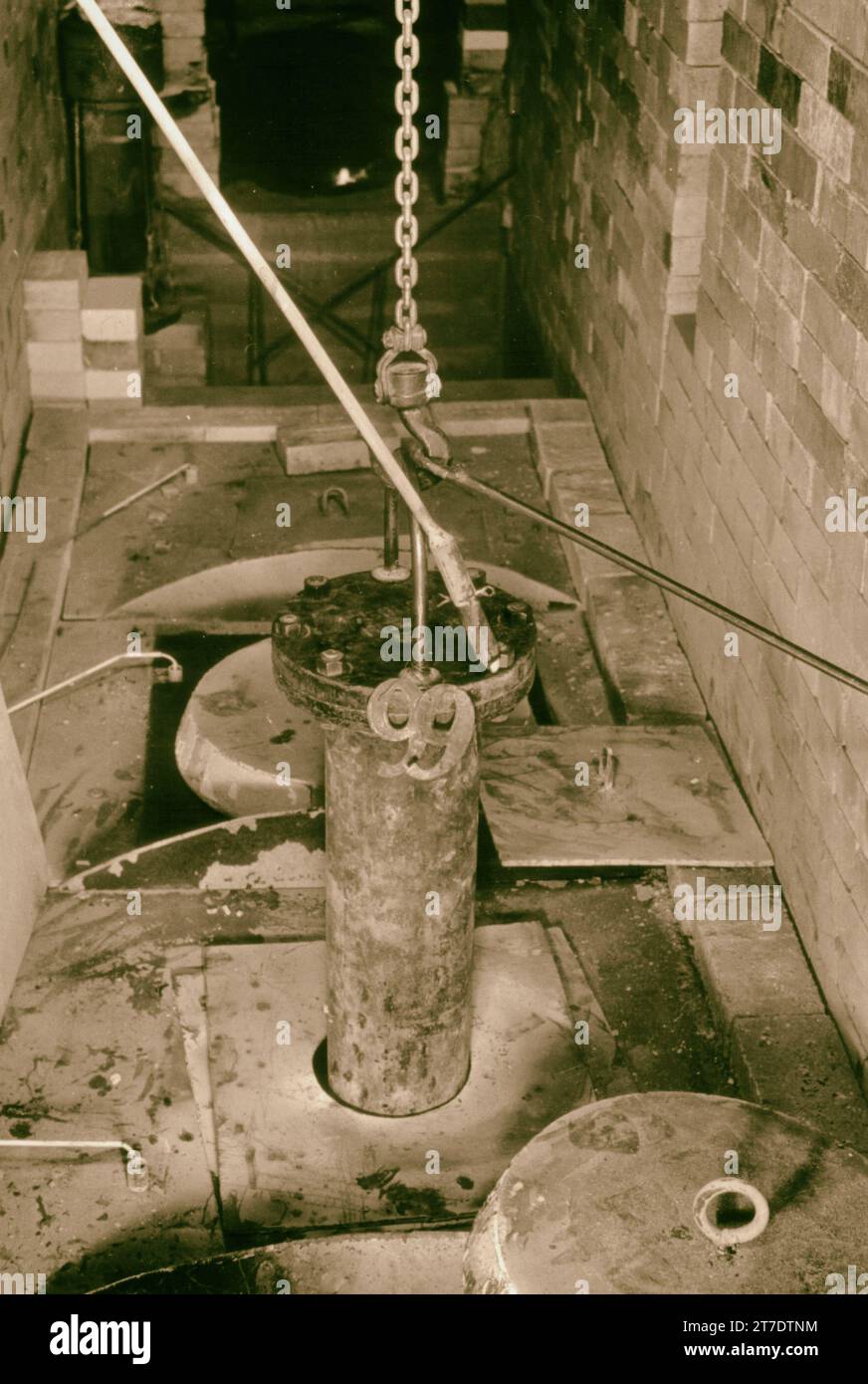 The Manhattan Project. Ames process pressure vessel lower Stock Photo ...