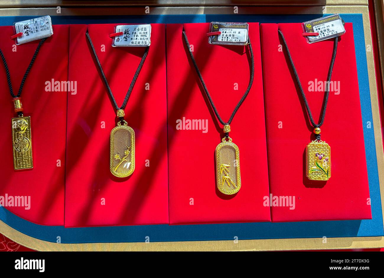 Jewelry store chinese hi-res stock photography and images - Alamy