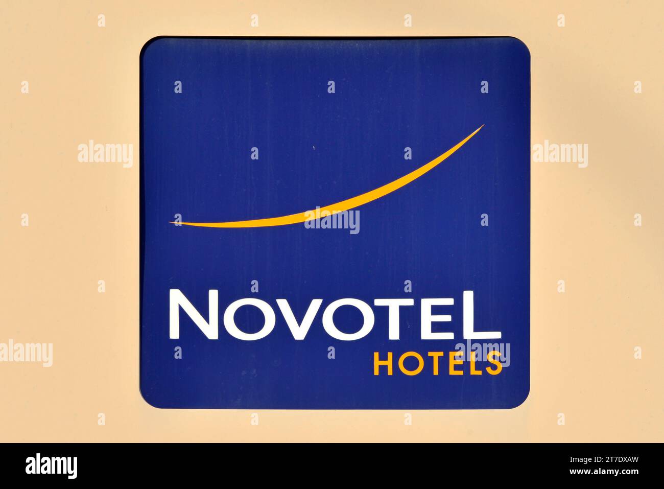 Novotel Hotels blues plaque sign on beige Stock Photo - Alamy