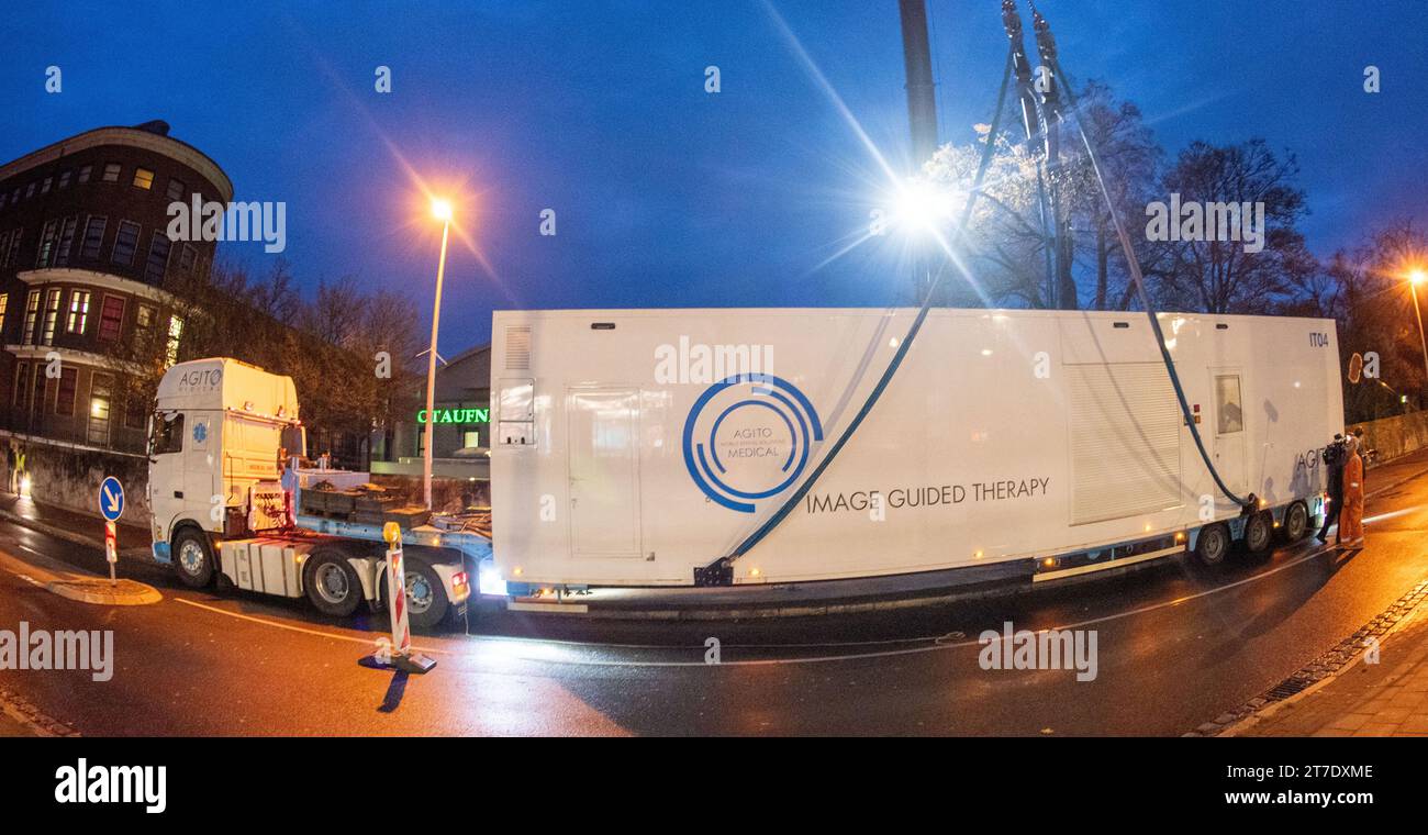 15 November 2023, Mecklenburg-Western Pomerania, Stralsund: A mobile ...