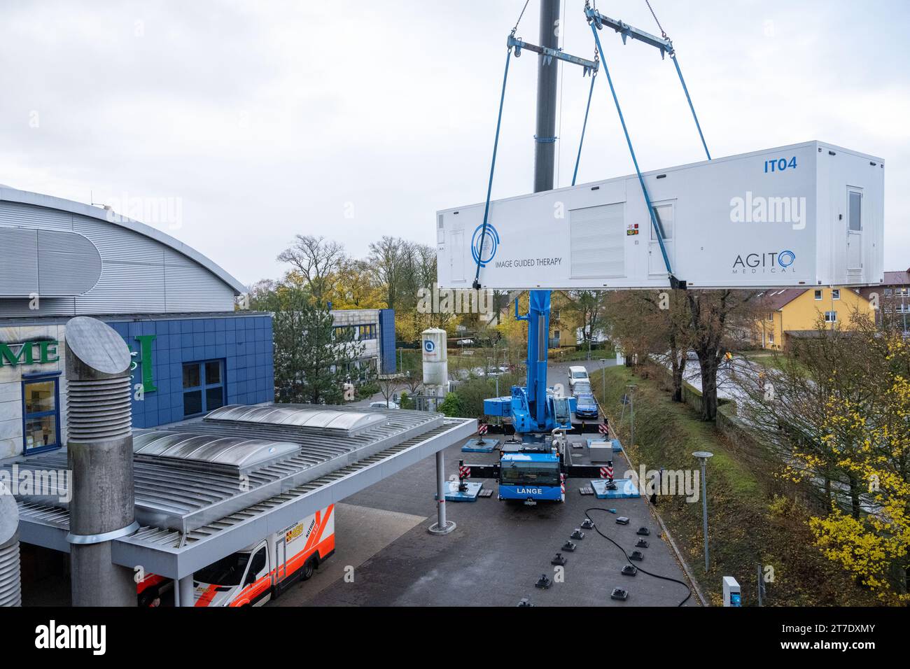 Catheter laboratory hi-res stock photography and images - Alamy