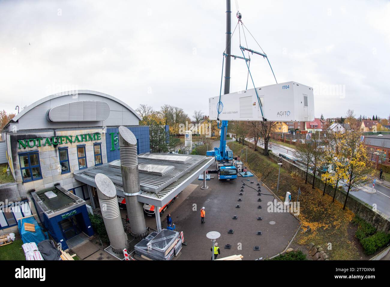 15 November 2023, Mecklenburg-Western Pomerania, Stralsund: A mobile ...