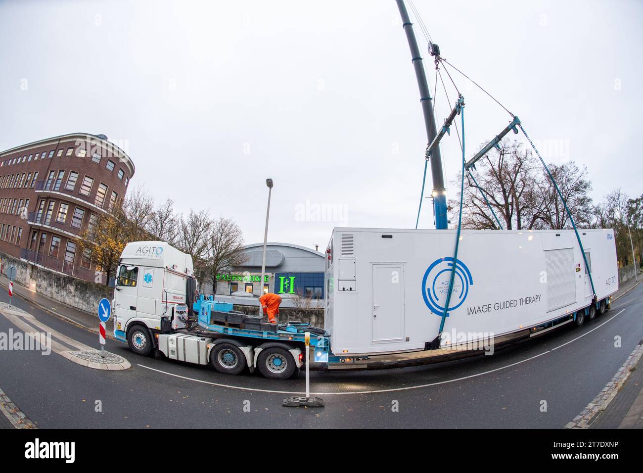 15 November 2023, Mecklenburg-Western Pomerania, Stralsund: A mobile ...