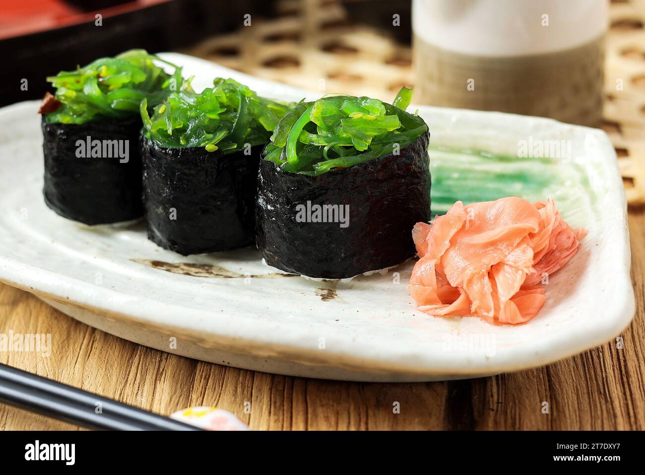 Wakame gunkan hi-res stock photography and images - Alamy