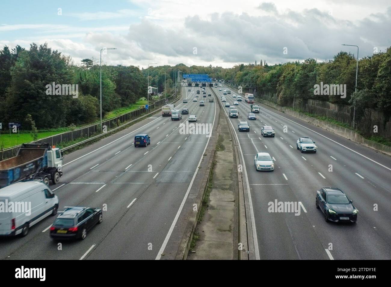 The M25 MOTORWAY, Londons orbital motorway, near junction 18 ...
