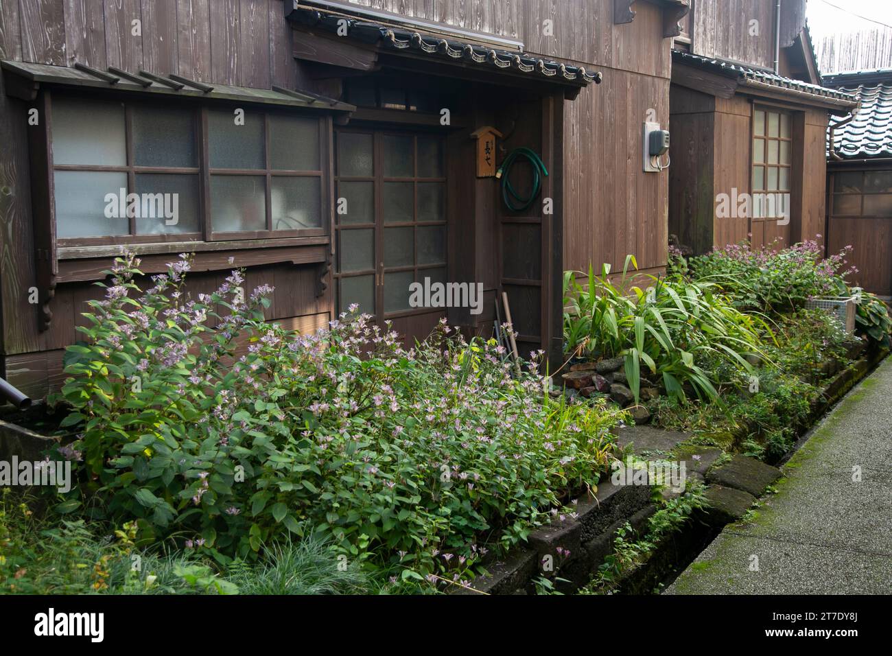 Shukunegi, old traditional village with wooden houses from the Edo ...