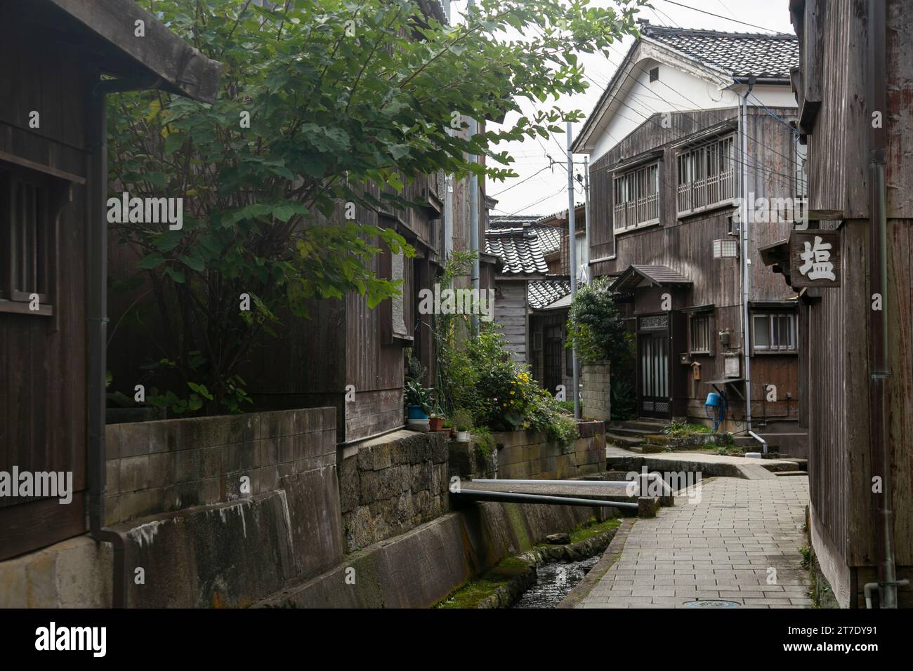 Shukunegi, old traditional village with wooden houses from the Edo ...