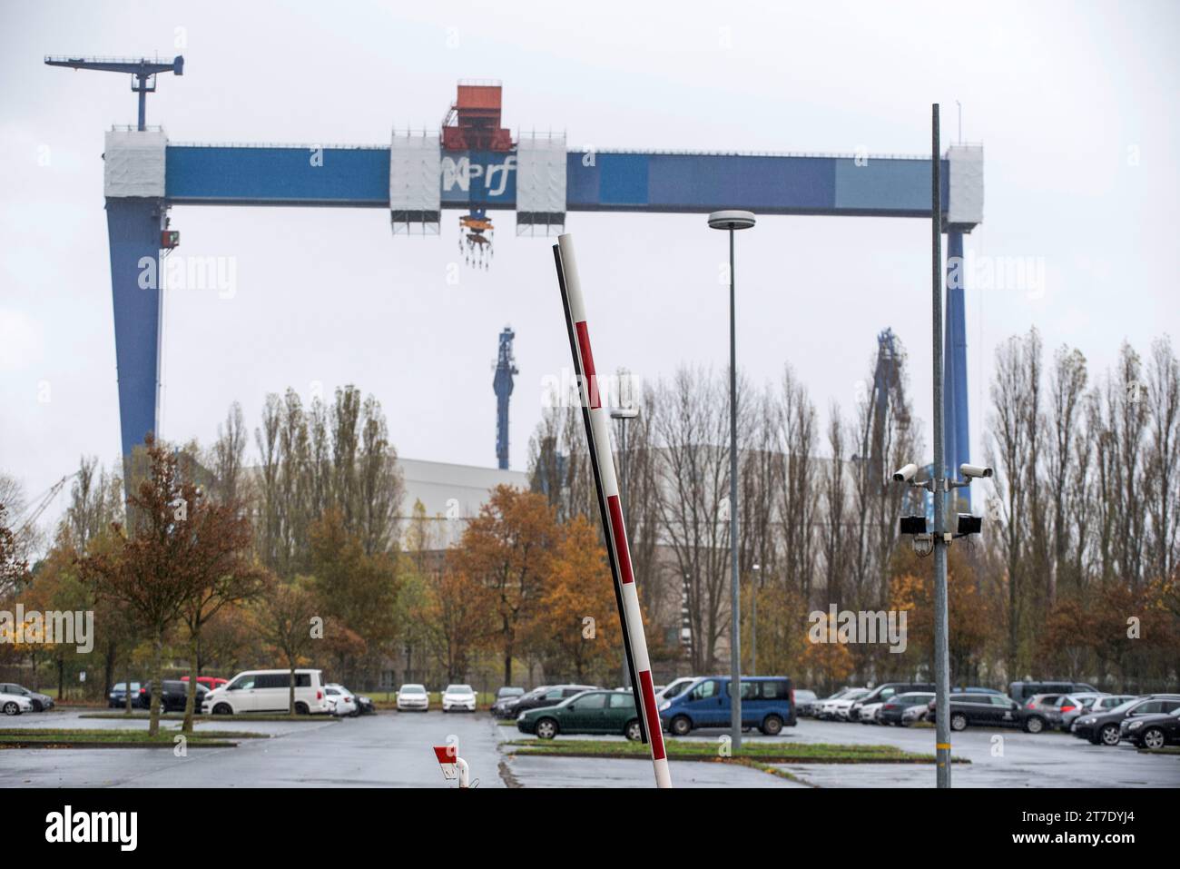 Rostock, Germany. 15th Nov, 2023. View of the gantry crane from the ...