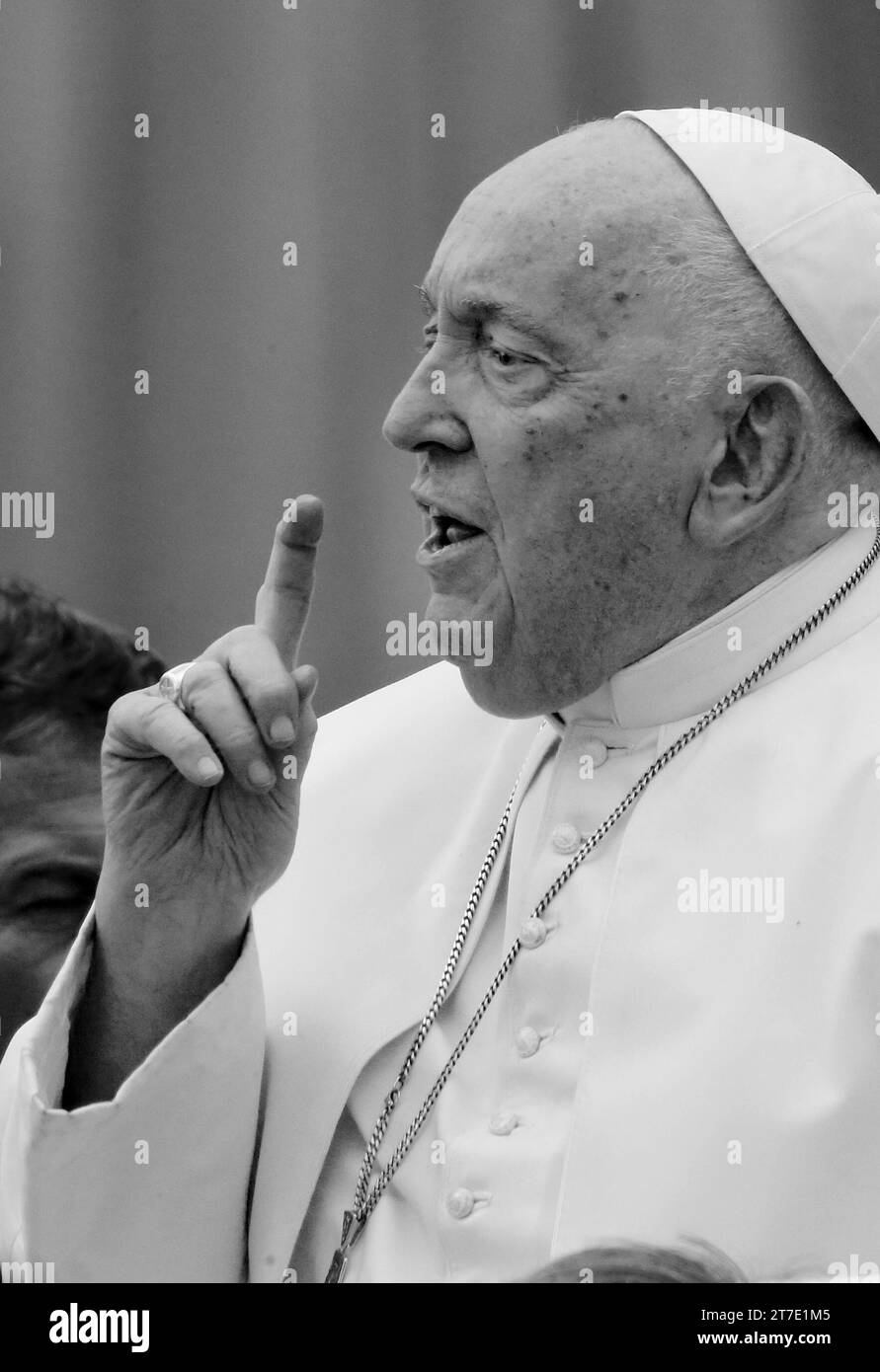 Editorial st peters square Black and White Stock Photos & Images - Alamy