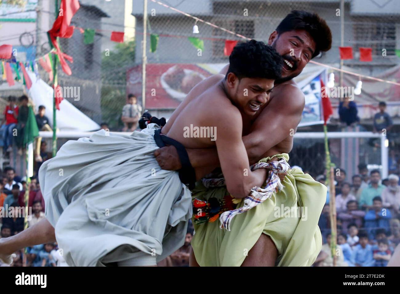 Karachi. 14th Nov, 2023. Wrestlers compete in a 'Sindhi Malakhra ...