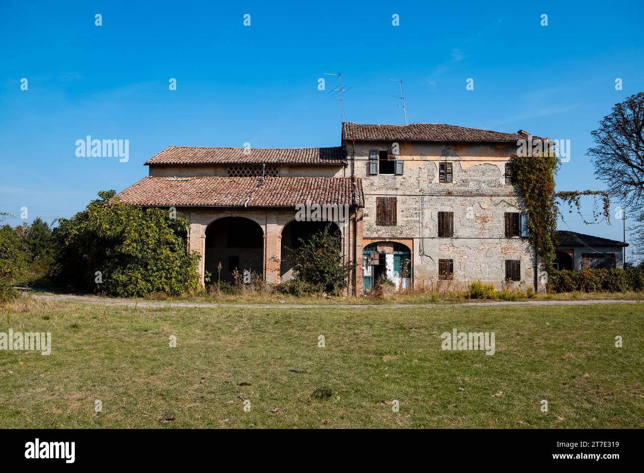 Old historic abandoned brick hi-res stock photography and images - Alamy