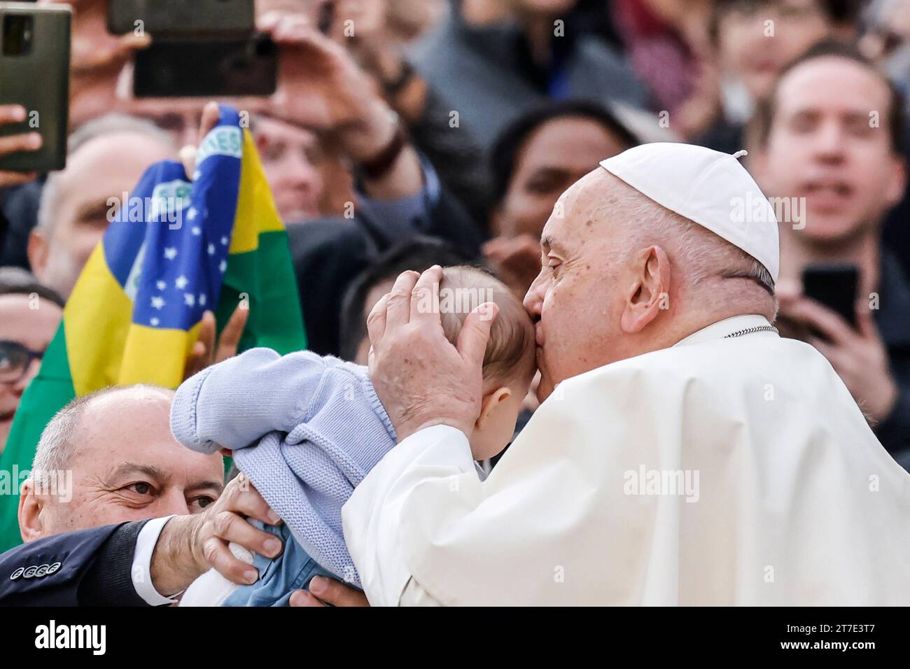 Vatican City, Vatican City. 15th Nov, 2023. Pope Francis kisses a baby ...