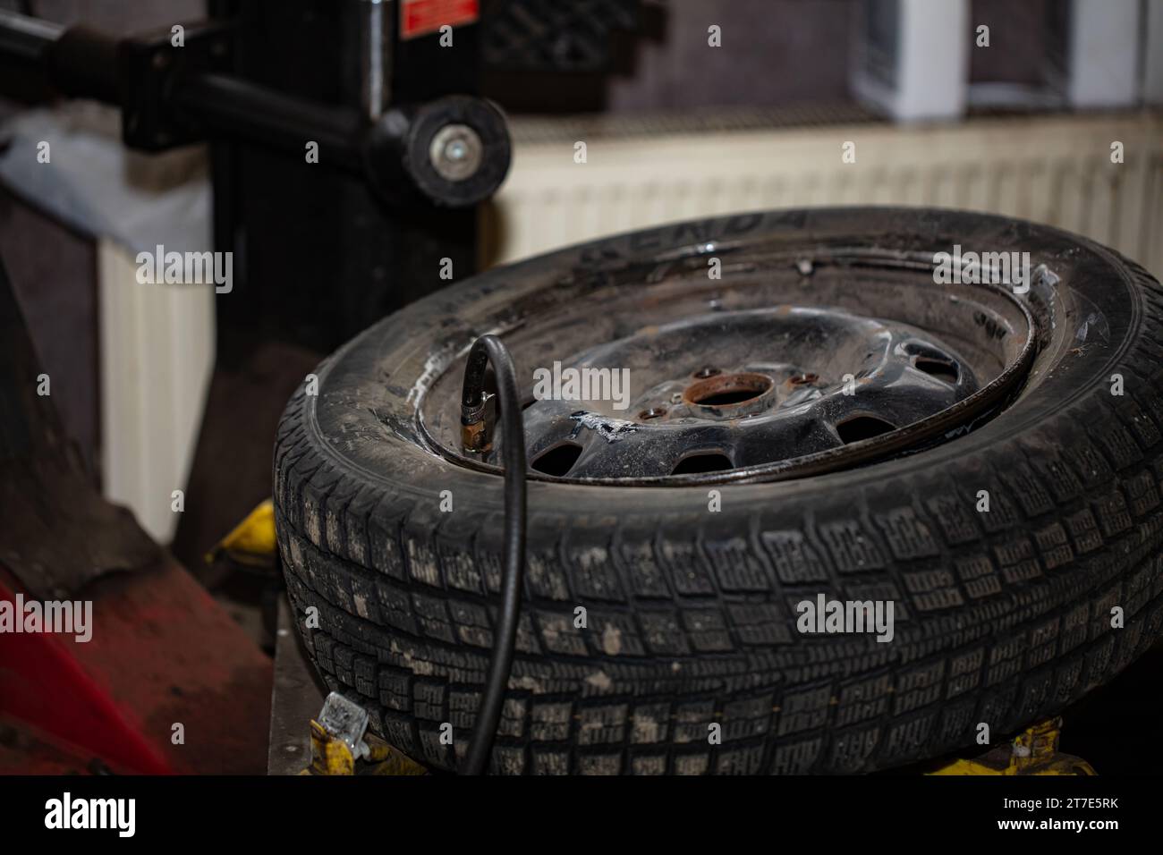 Car on tire mounting hi-res stock photography and images - Alamy