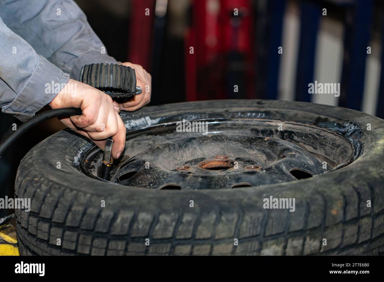 Car on tire mounting hi-res stock photography and images - Alamy