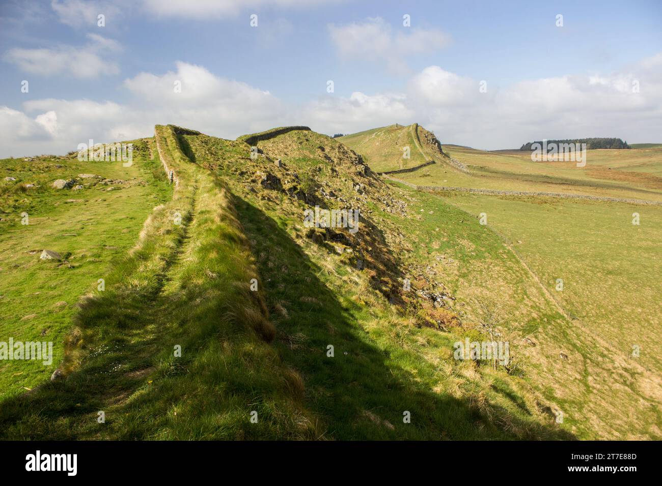 The Impressive Roman Ruins of Hadrian’s Wall, snaking through the ...