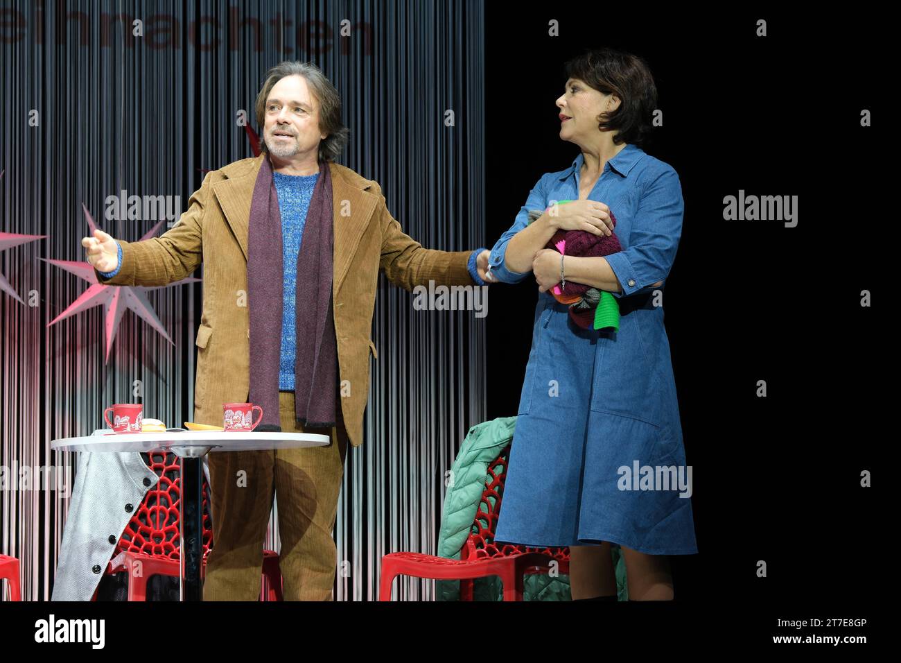 Sebastian Goder und Janina Hartwig spielen im Theaterstück Mein Name ...