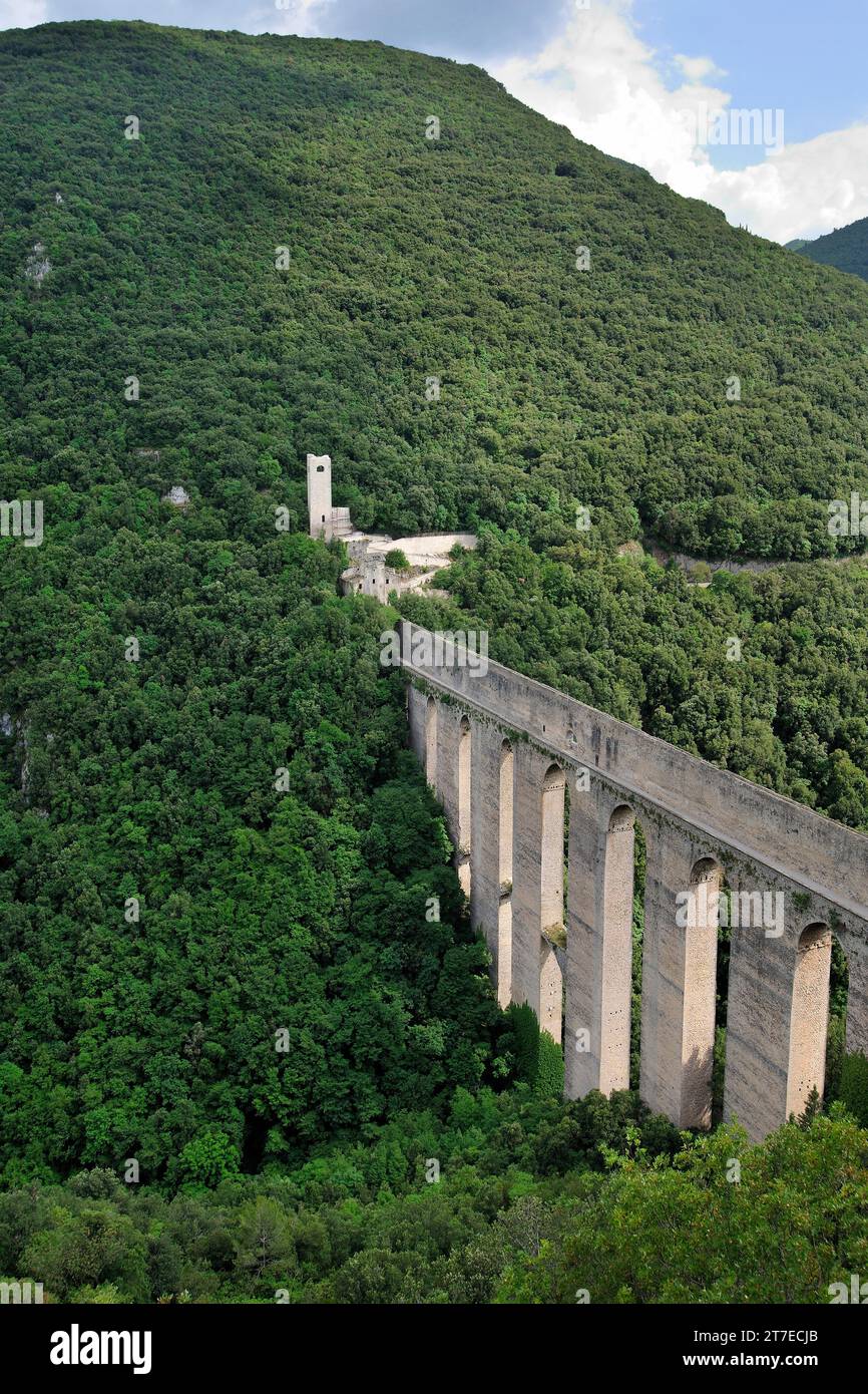 Ponte delle torri spoleto hi-res stock photography and images - Alamy