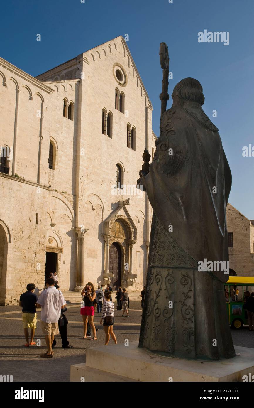 Statue of san nicola hi-res stock photography and images - Alamy