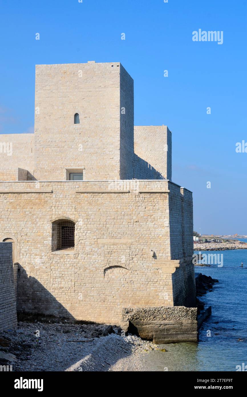 Castle of trani hi-res stock photography and images - Alamy