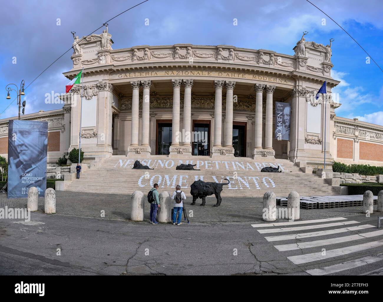 Tolkien uomo hi-res stock photography and images - Alamy