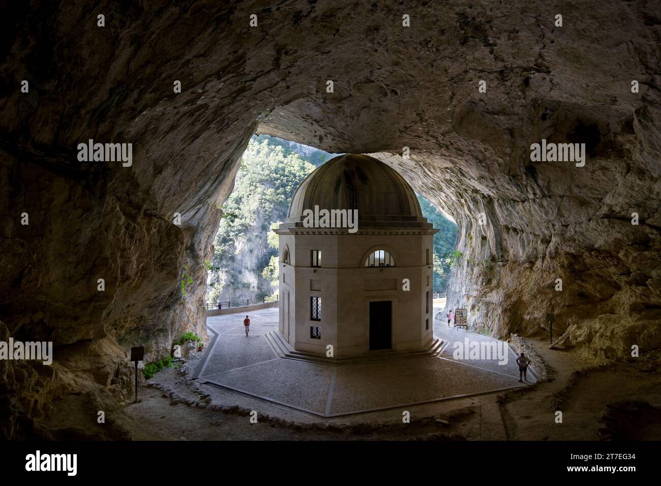 Frasassi gorge hi-res stock photography and images - Alamy