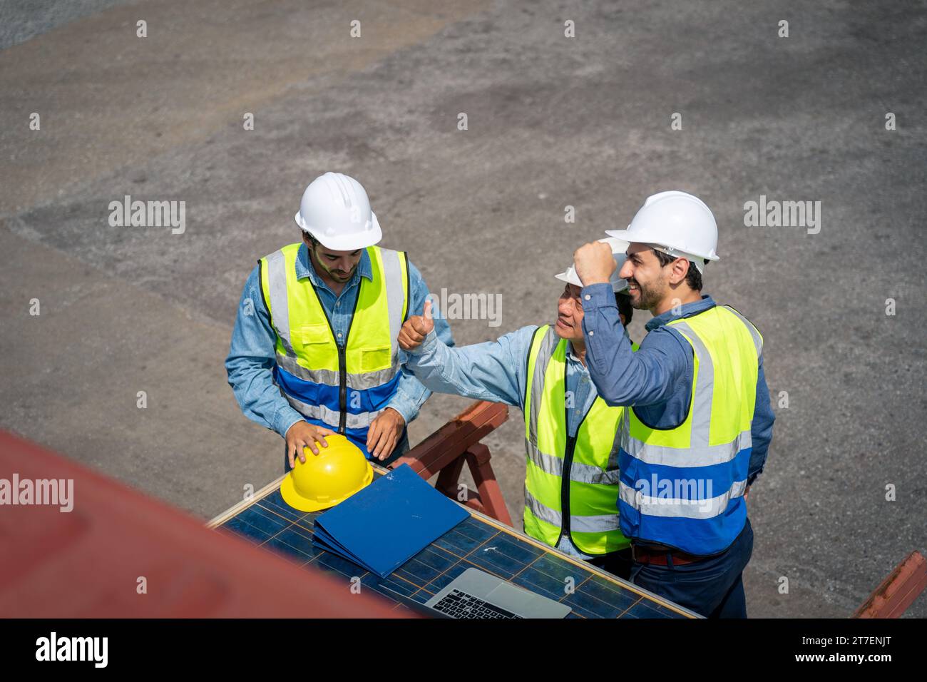 Cargo management team hi-res stock photography and images - Alamy