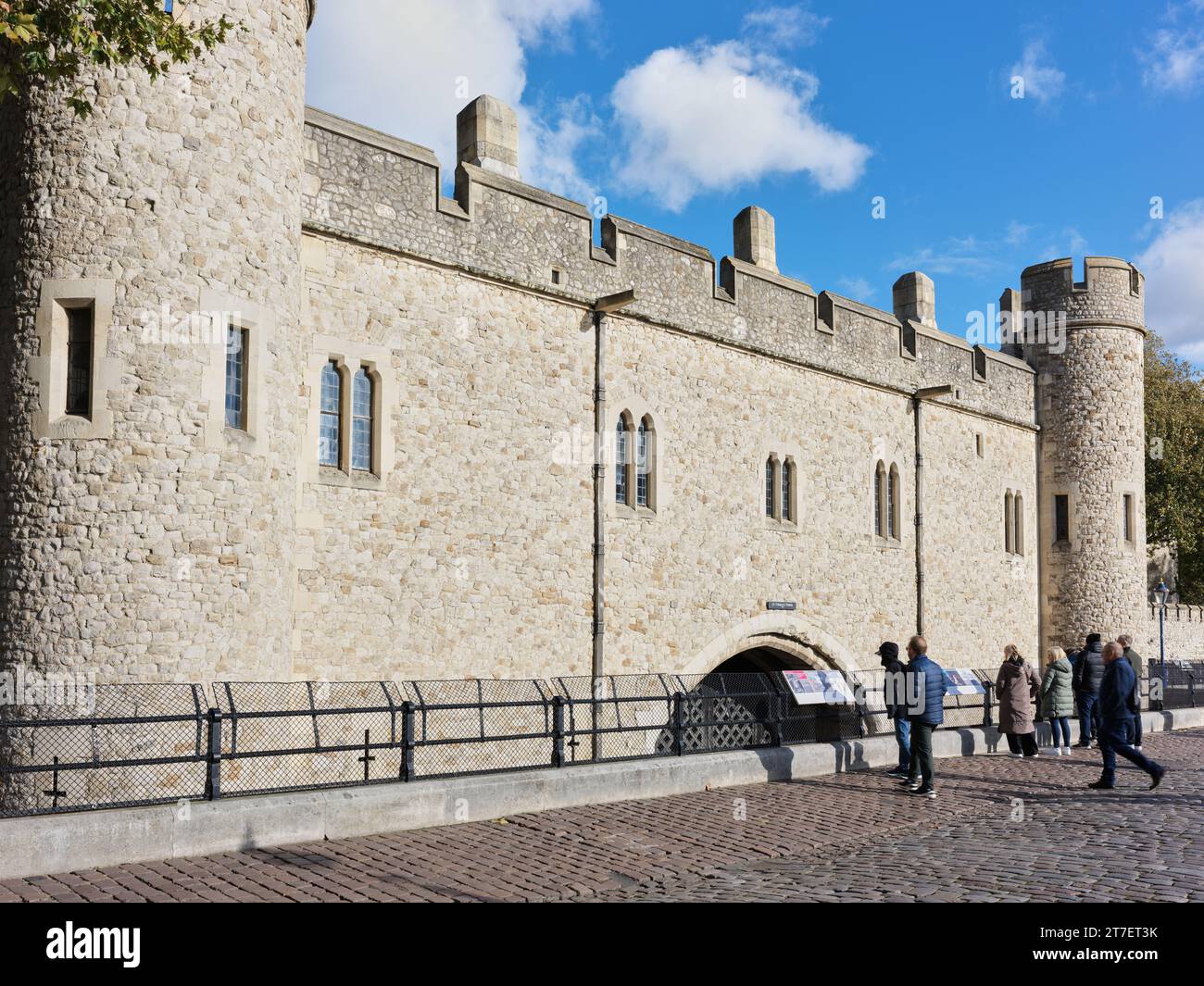 Tourists at Traitors' Gate entrance to St Thomas tower at the Tower of ...